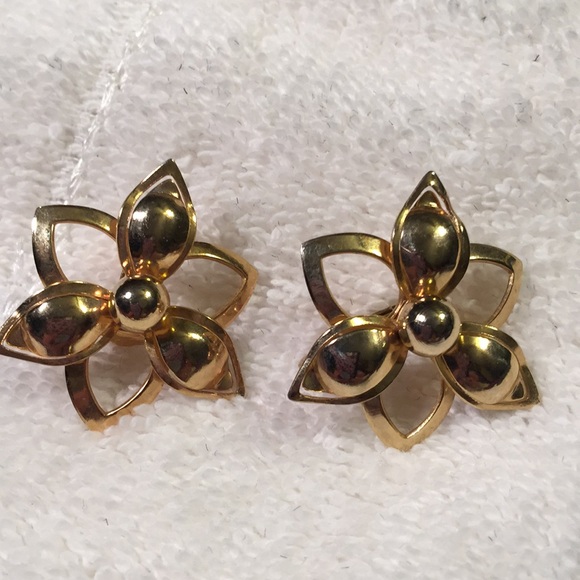 Sarah Coventry | Jewelry | Vintage Sarah Cov Flower Earrings | Poshmark